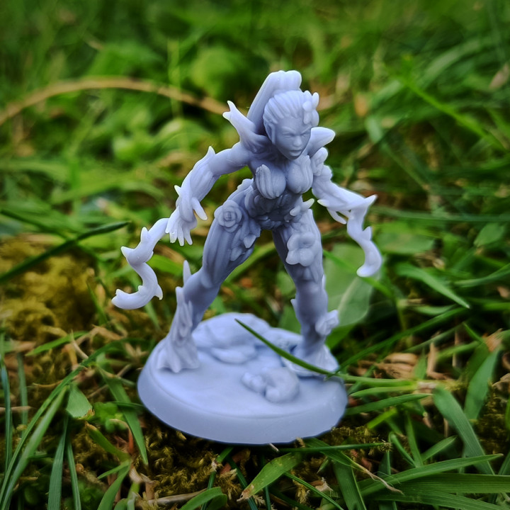 3D Printable Dryad 03 by Galaad Miniatures