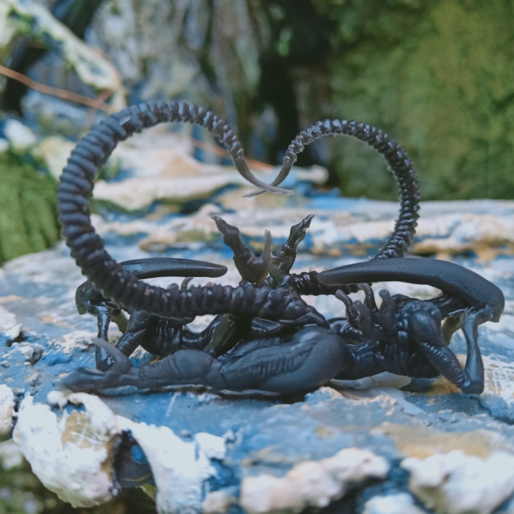 3D Printable JULY 2021 RELEASE - ALIENS VS HUMANS PART 3 by PAPSIKELS ...