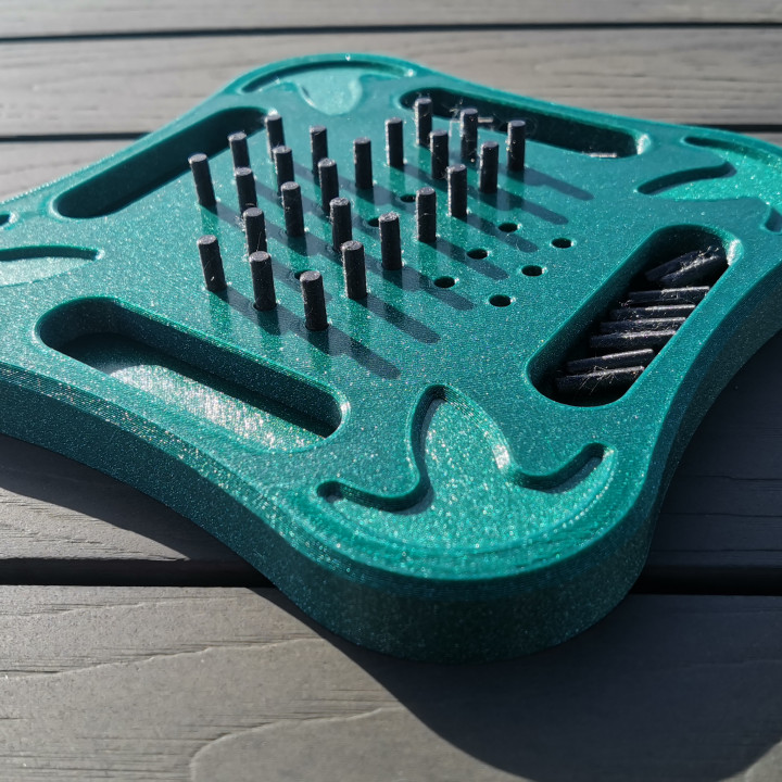 3D Printable Solitaire Game Board by Axel Deckers