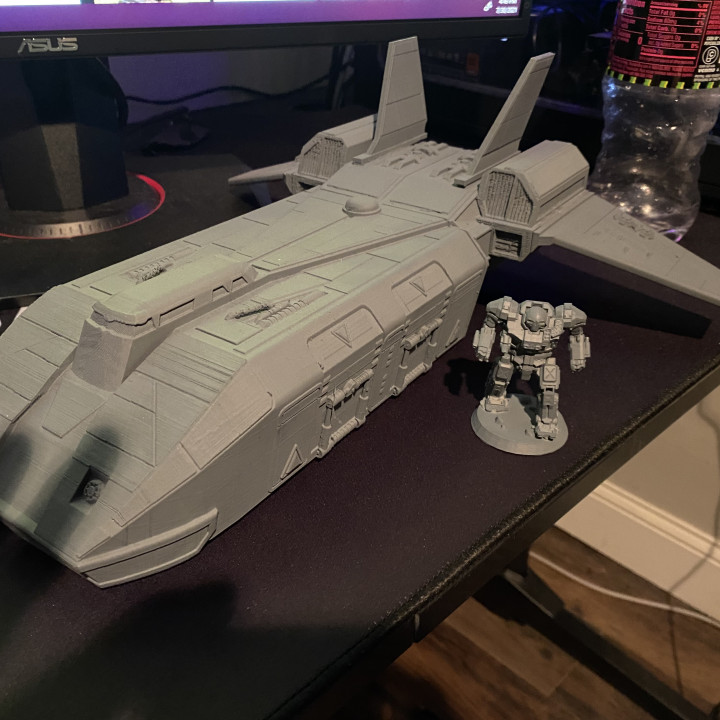 3D Printable Leopard Dropship for Tabletop by Bits and Bolts Wargames