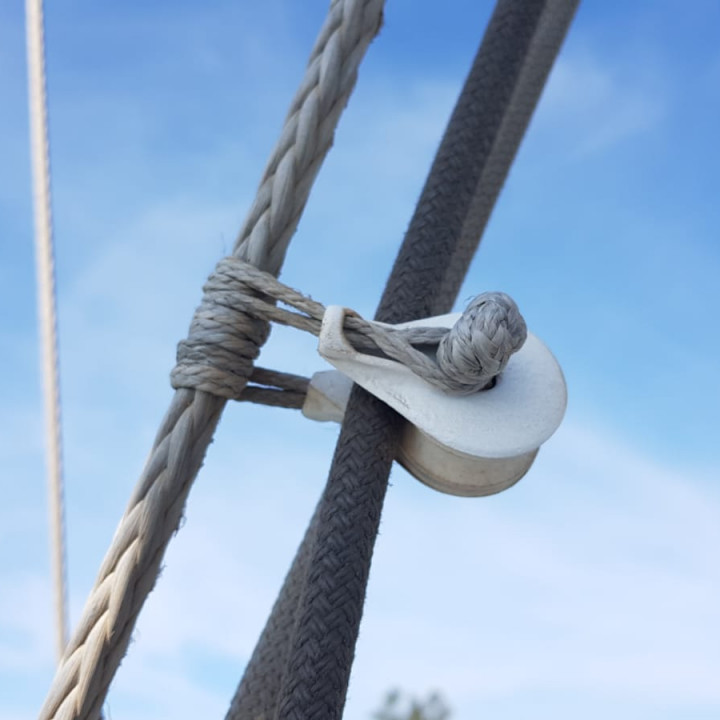 3D Printable Soft shackle rope pulley for up to 6mm rope by Printable ...