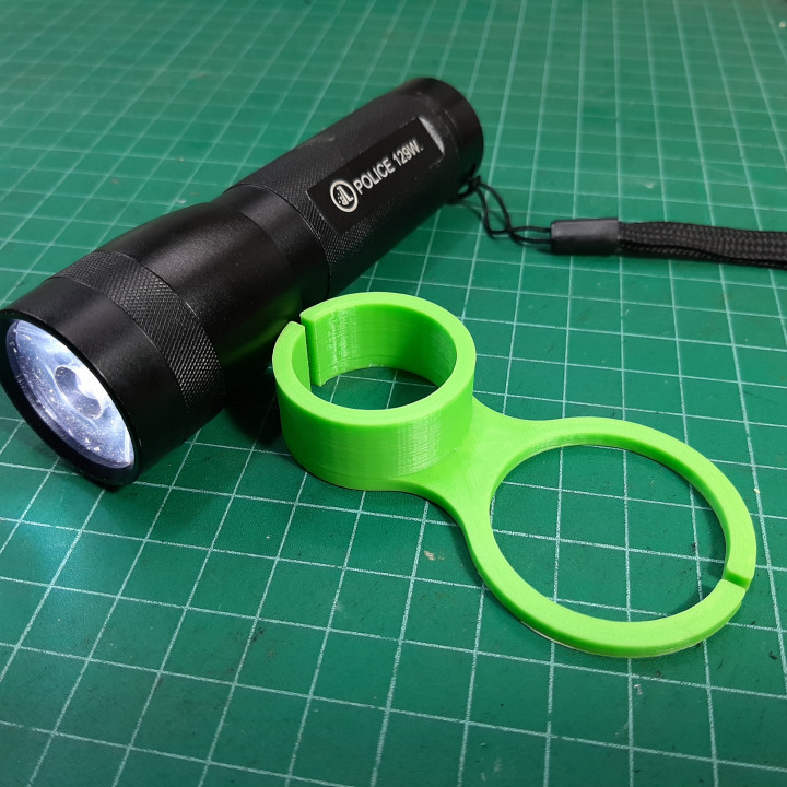 3D Printable Pressure Washer Flashlight Holder by Kasidej Khunvattanakarn