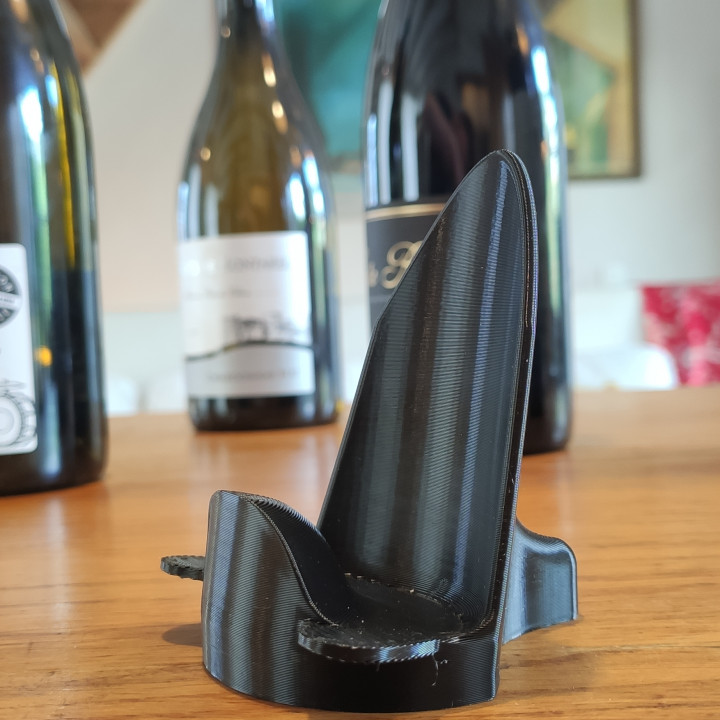 3D Printable Wine bottle stand / support bouteille de vin by jimflc