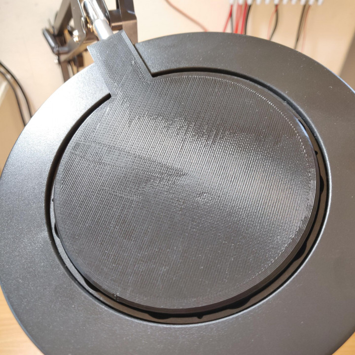 3D Printable Circular dust cover (magnifying glass desk lamp cover) by ...