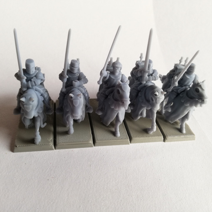 3D Printable Medieval Knight Miniatures (modular, 32mm/28 heroic) by ...
