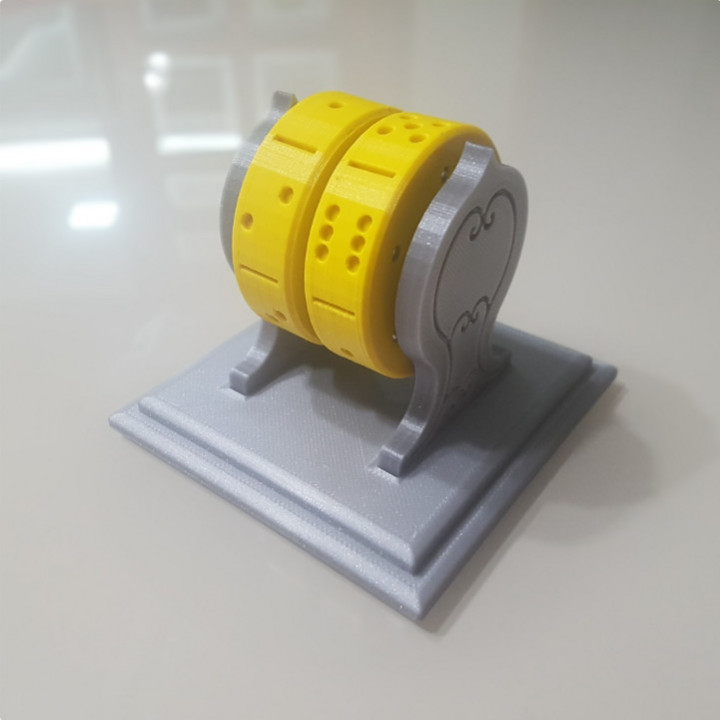 3D Printable Rotating Dice by Gustavo Rezende