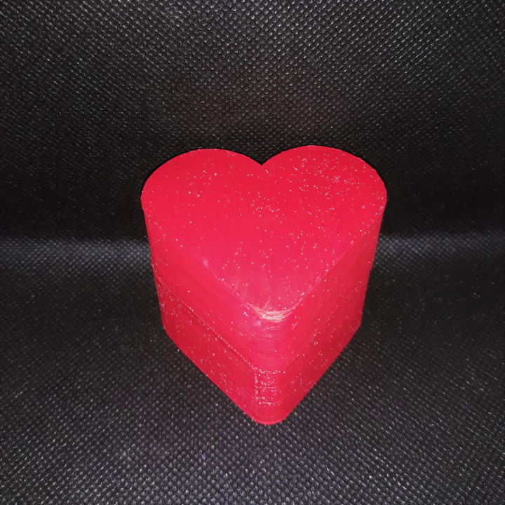3D Printable Heart-shaped battery box 12xAAA by B Murphy