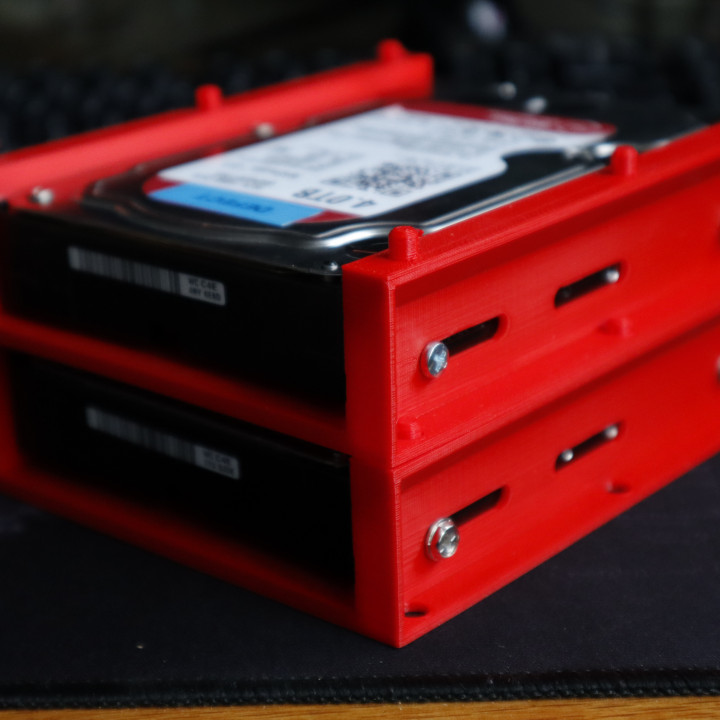 3D Printable Stackable HDD tray by Bart van Dijk