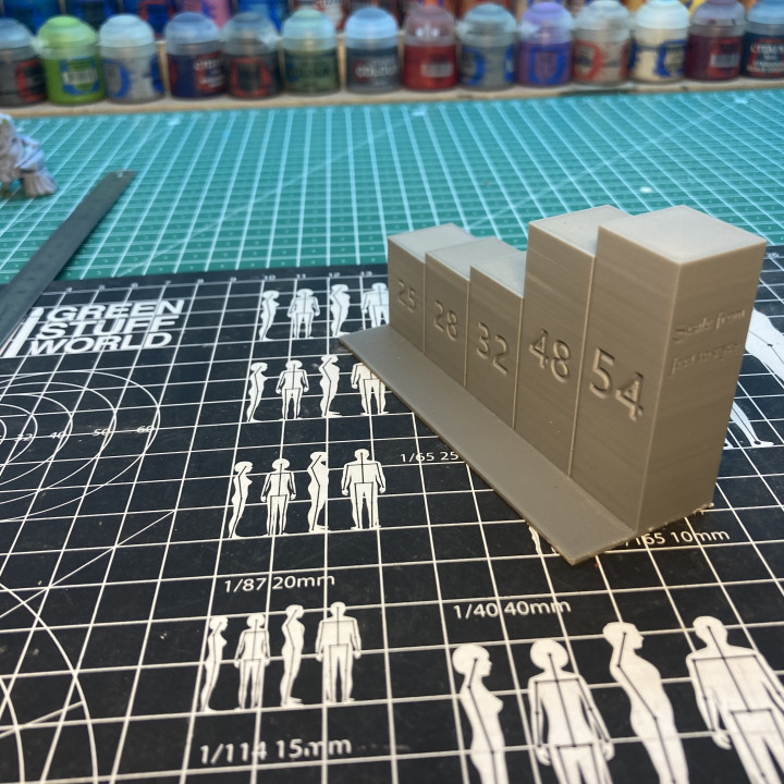 3D Printable Measuring tools figurine by Hantrax