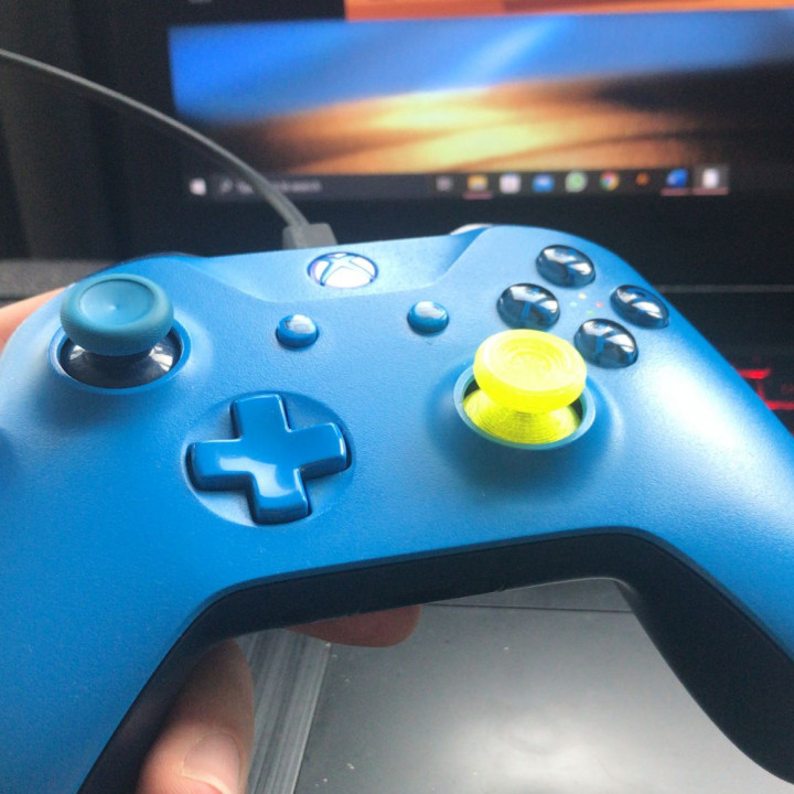 3D Printable joystick xbox thumbstick by Mate Sinku