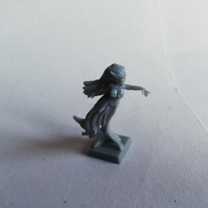 3D Printable Dark Elf Banshee Miniature (32mm) by Juhász Gergely