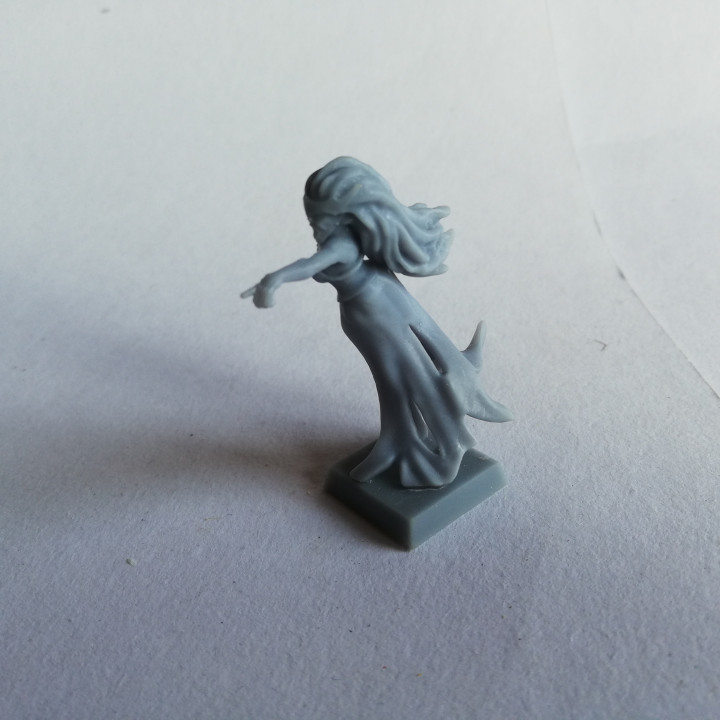 3D Printable Dark Elf Banshee Miniature (32mm) by Juhász Gergely