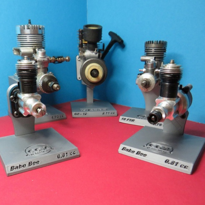 3D Printable Model Engine Display Stand by Charl