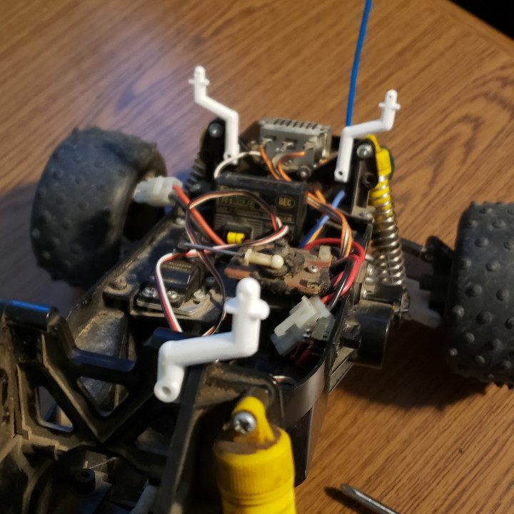 3D Printable Tamiya King Cab body posts by Lukas Dolphy