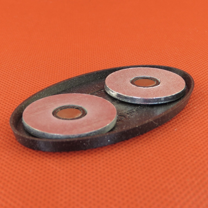 3D Printable 75x42mm oval base (magnetic) by Raven Miniatures