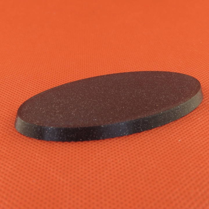 3D Printable 90x52mm oval base (magnetic) by Raven Miniatures