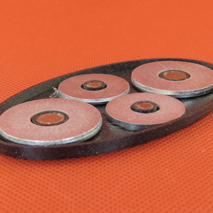 3D Printable 90x52mm oval base (magnetic) by Raven Miniatures