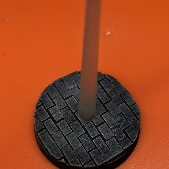 3D Printable 32mm round paved base (Flying & magnetic) by Raven Miniatures