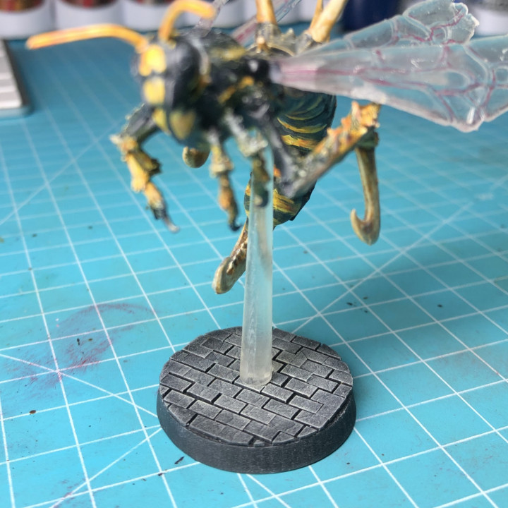 3D Printable 32mm round paved base (Flying & magnetic) by Raven Miniatures