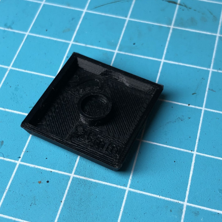 3D Printable 20mm square base (Magnetic) by Raven Miniatures