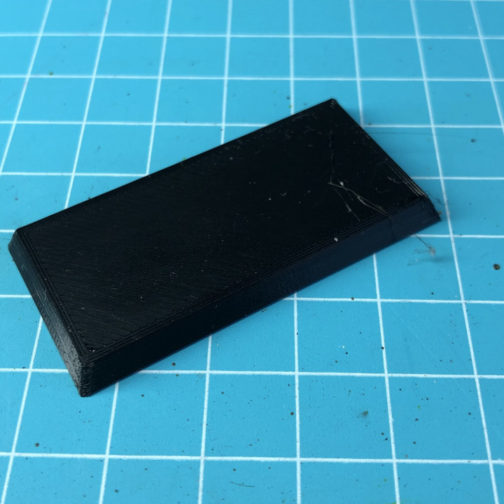 3D Printable 50x25mm rectangular base (Magnetic) by Raven Miniatures