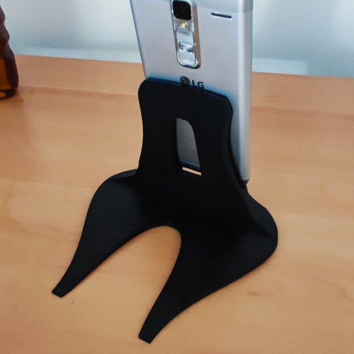 3D Printable Universal and stable Phone Stand by Janis Norins