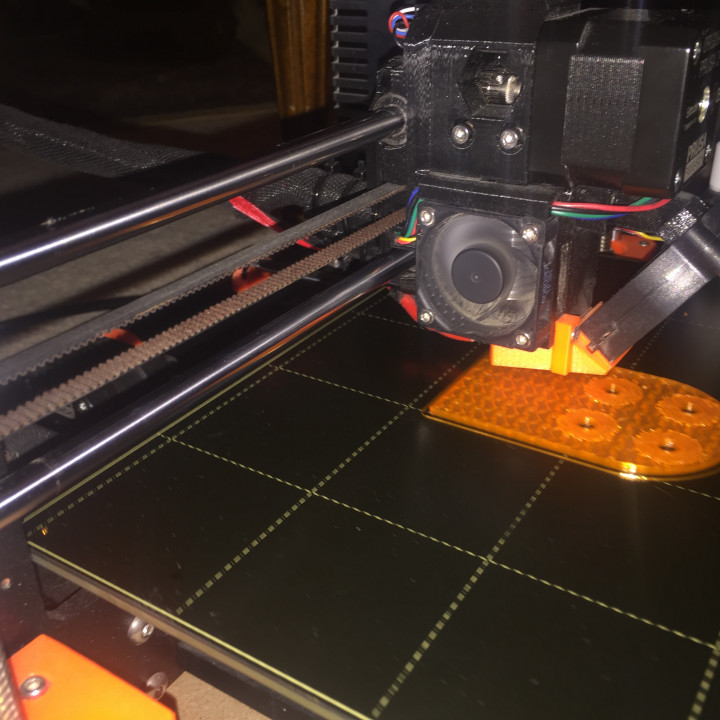 3D Printable extruder arm robot flange by Hassan Zentani