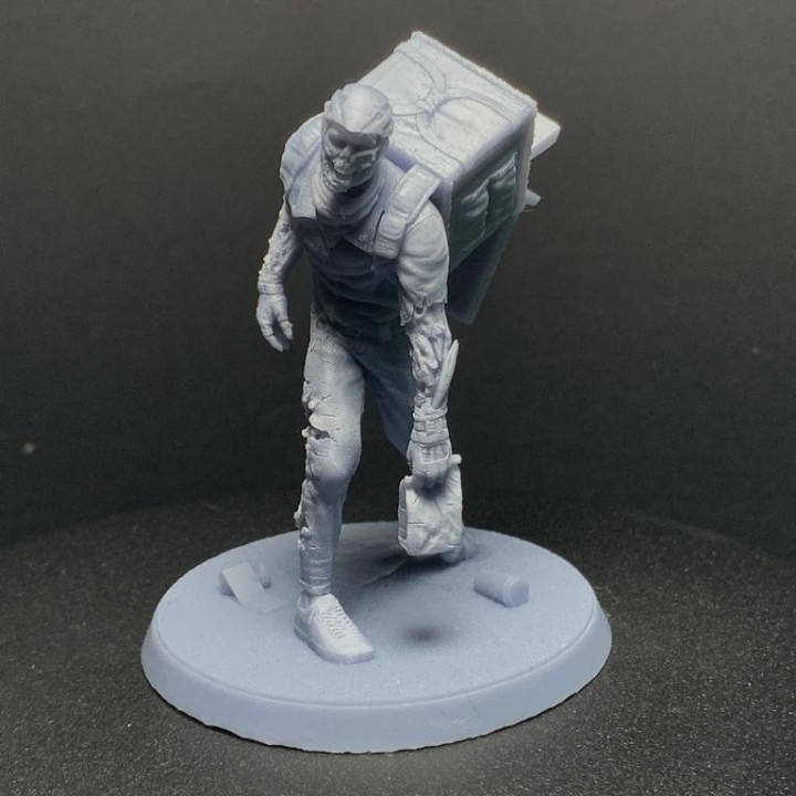 3D Printable DELIVERY ZOMBIE MINIATURE by Stlflix