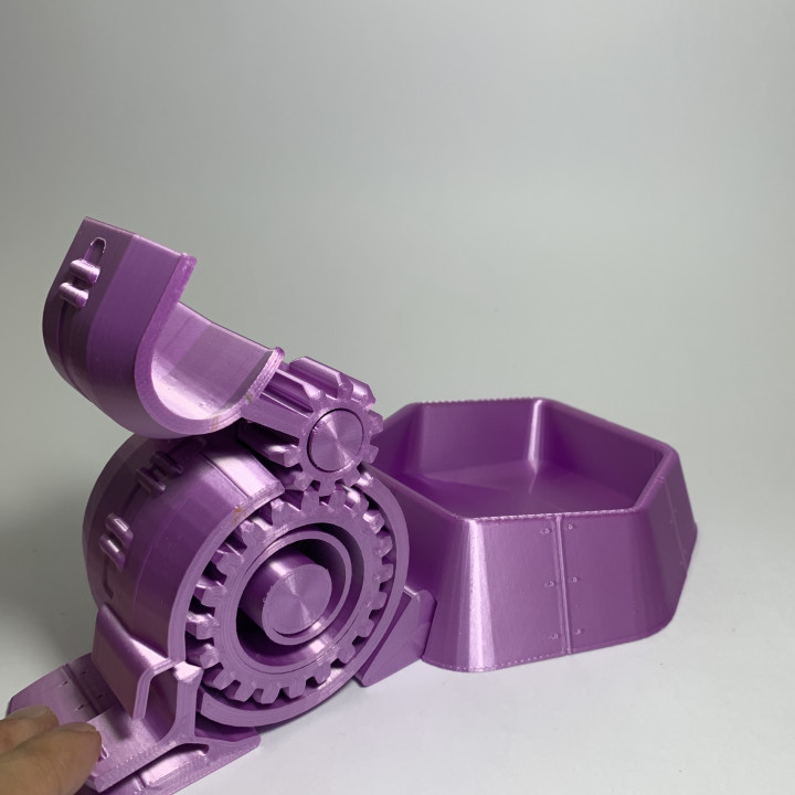 3D Printable Print in Place Dice Thrower by Stlflix