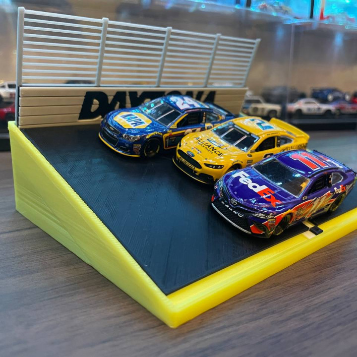 3D Printable Triple 1/64 Nascar Daytona Oval Display by Giga