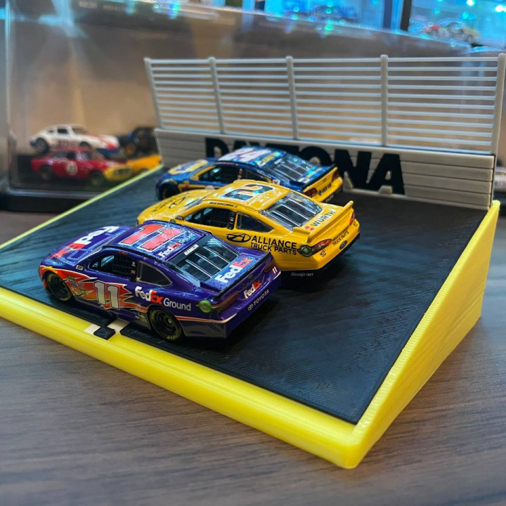 3D Printable Triple 1/64 Nascar Daytona Oval Display by Giga