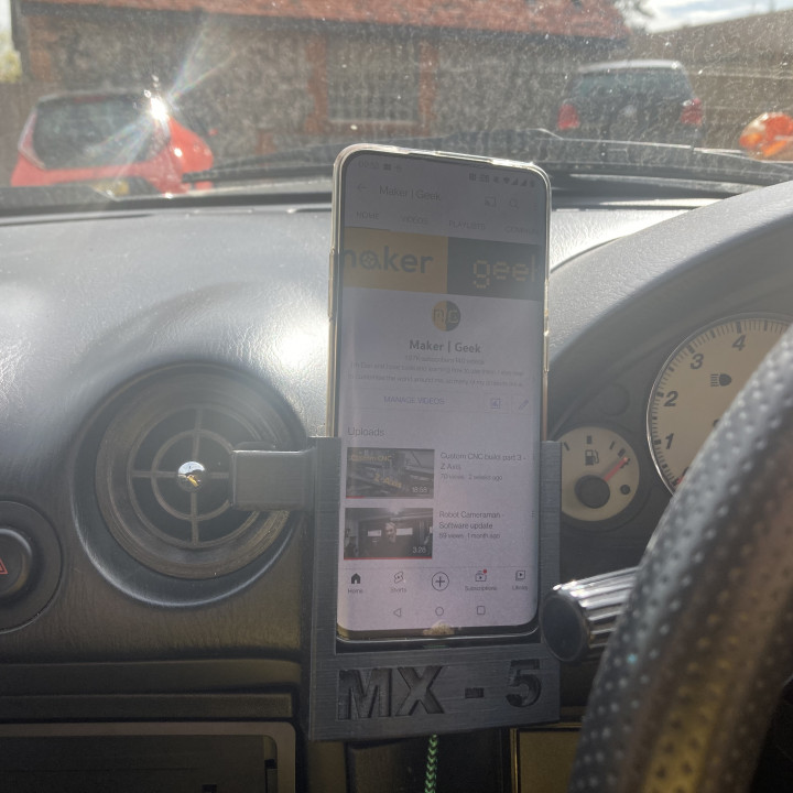 3D Printable mx-5 oneplus 7 pro phone mount by Daniel Would