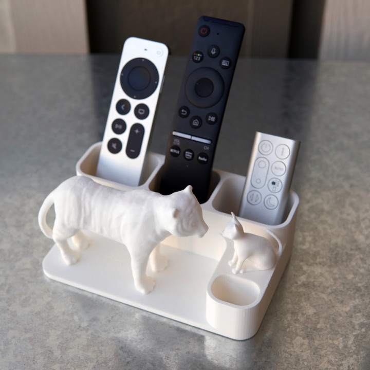 3D Printable Tiger and cat remote holder by Philippe Barreaud