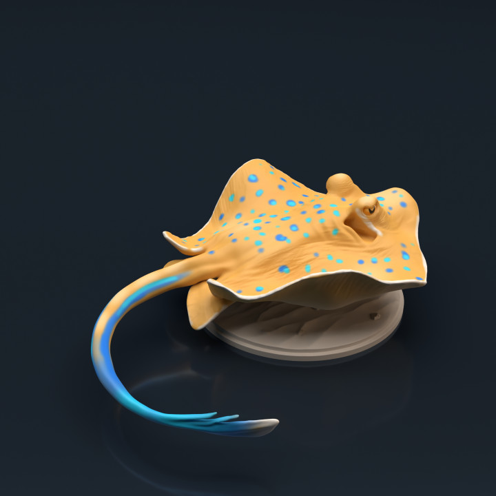 3D Printable Blue Spotted Stingray by Animal Den Miniatures