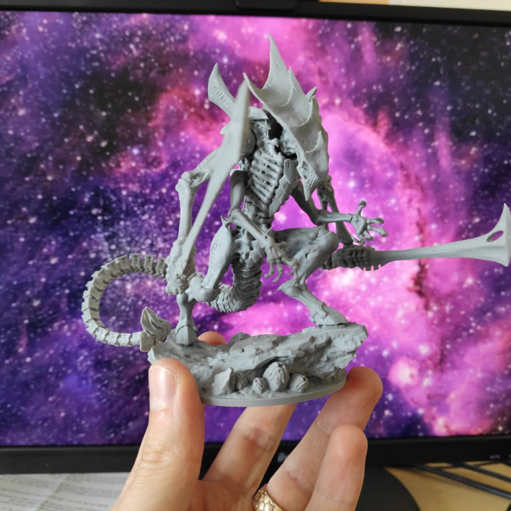 3D Printable Alien Lord by Hive Delta