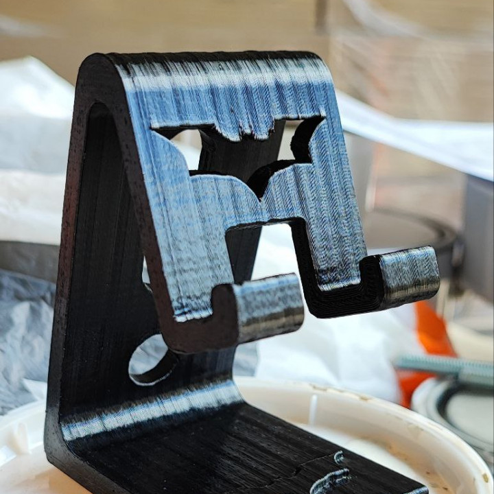 3D Printable Bat-Stand by Leo Baorda