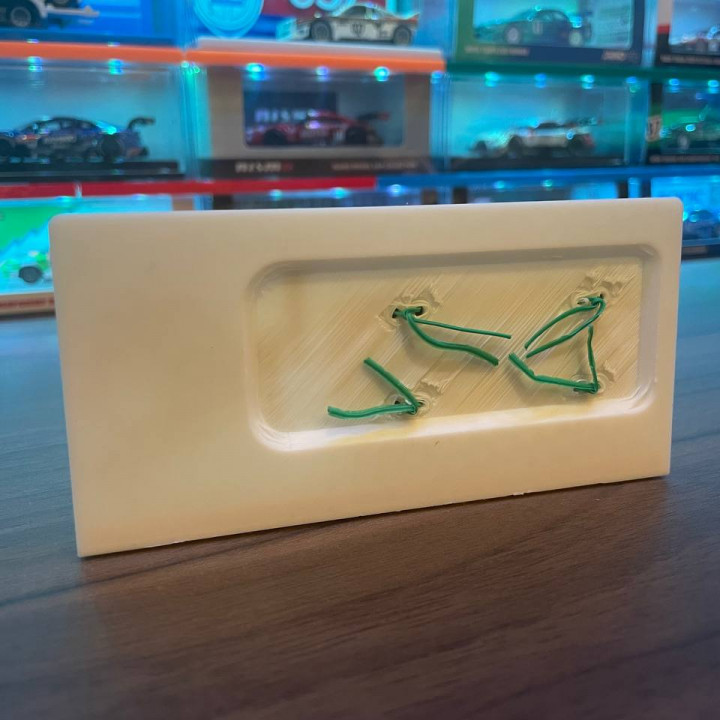 3D Printable Tomica Ferrari F40 Display Base by Giga