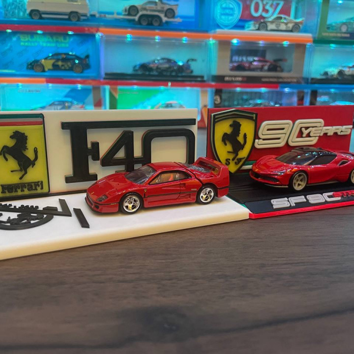 3D Printable Tomica Ferrari F40 Display Base by Giga