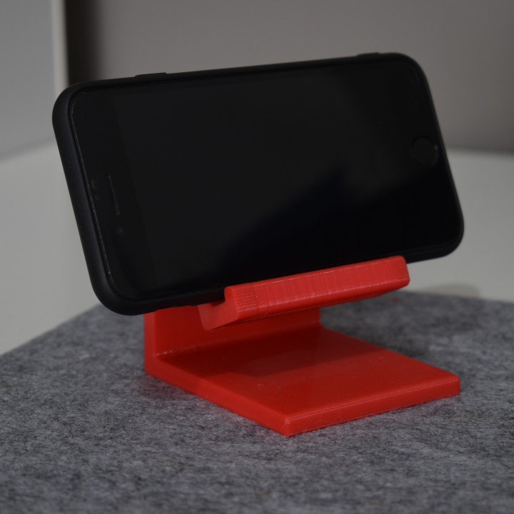 3D Printable Phone Stand by MechanicMen