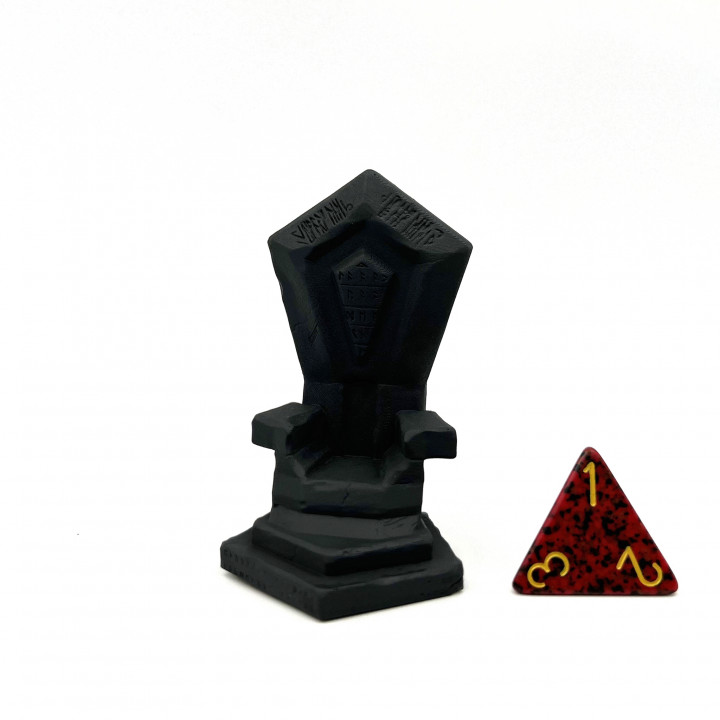 3D Printable Dwarf Queen’s Throne by 2moronic miniatures