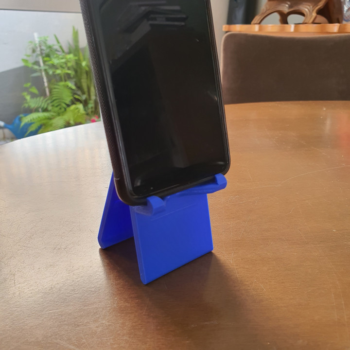 3D Printable Phone Holder Universal High by Eduardo Germani Martins