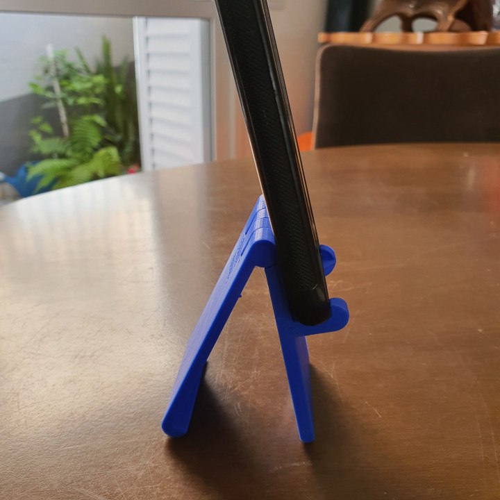 3D Printable Phone Holder Universal High by Eduardo Germani Martins