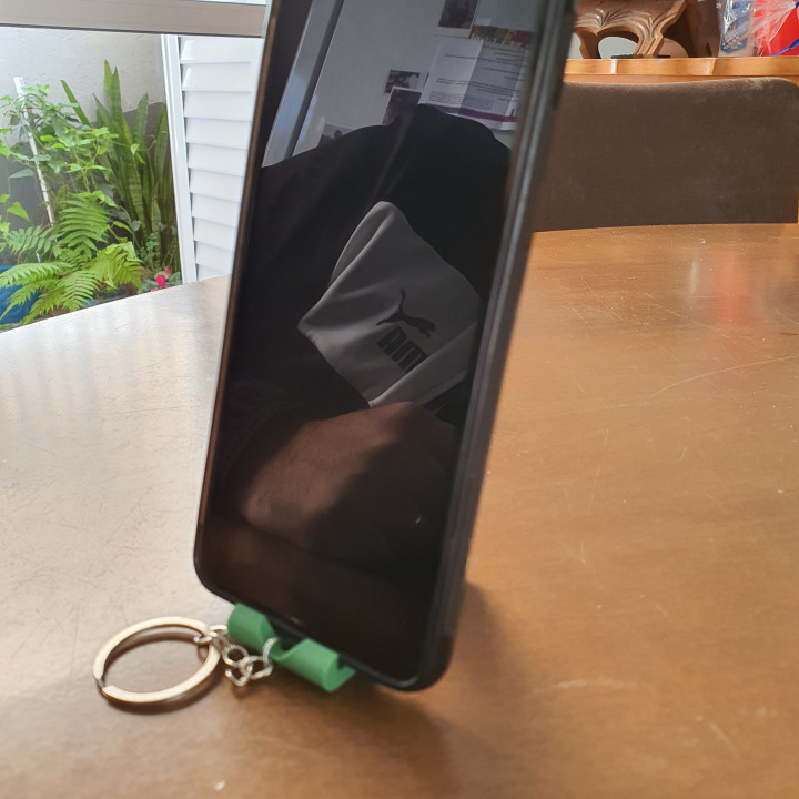 3D Printable Phone Holder Universal Key Ring by Eduardo Germani Martins