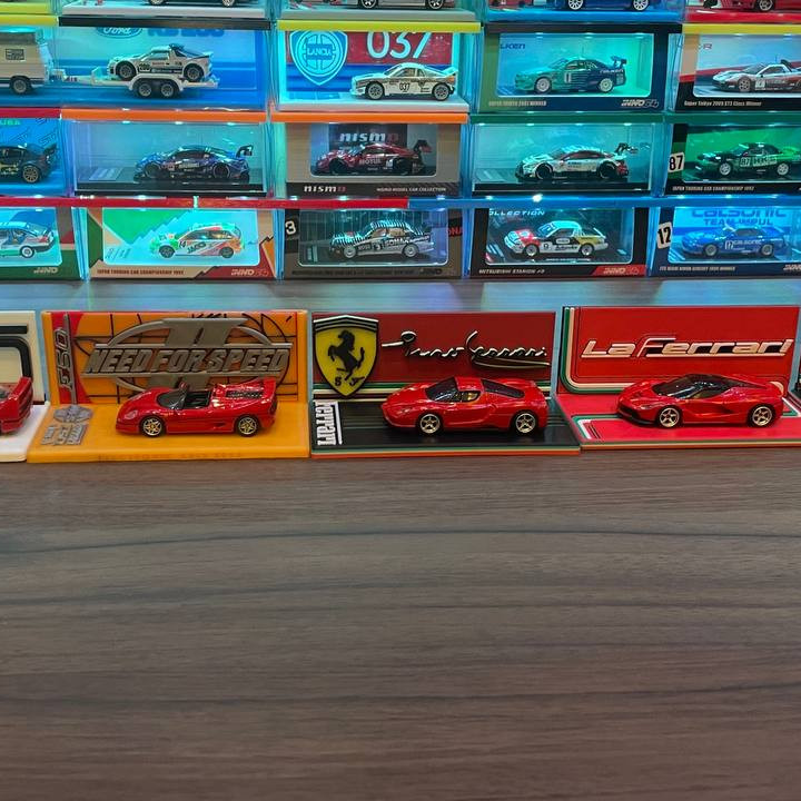 3D Printable Tomica Ferrari LaFerrari Display Base by Giga