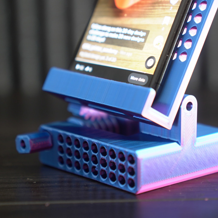 3D Printable Worm Gear Phone Stand by 3D Printer Academy