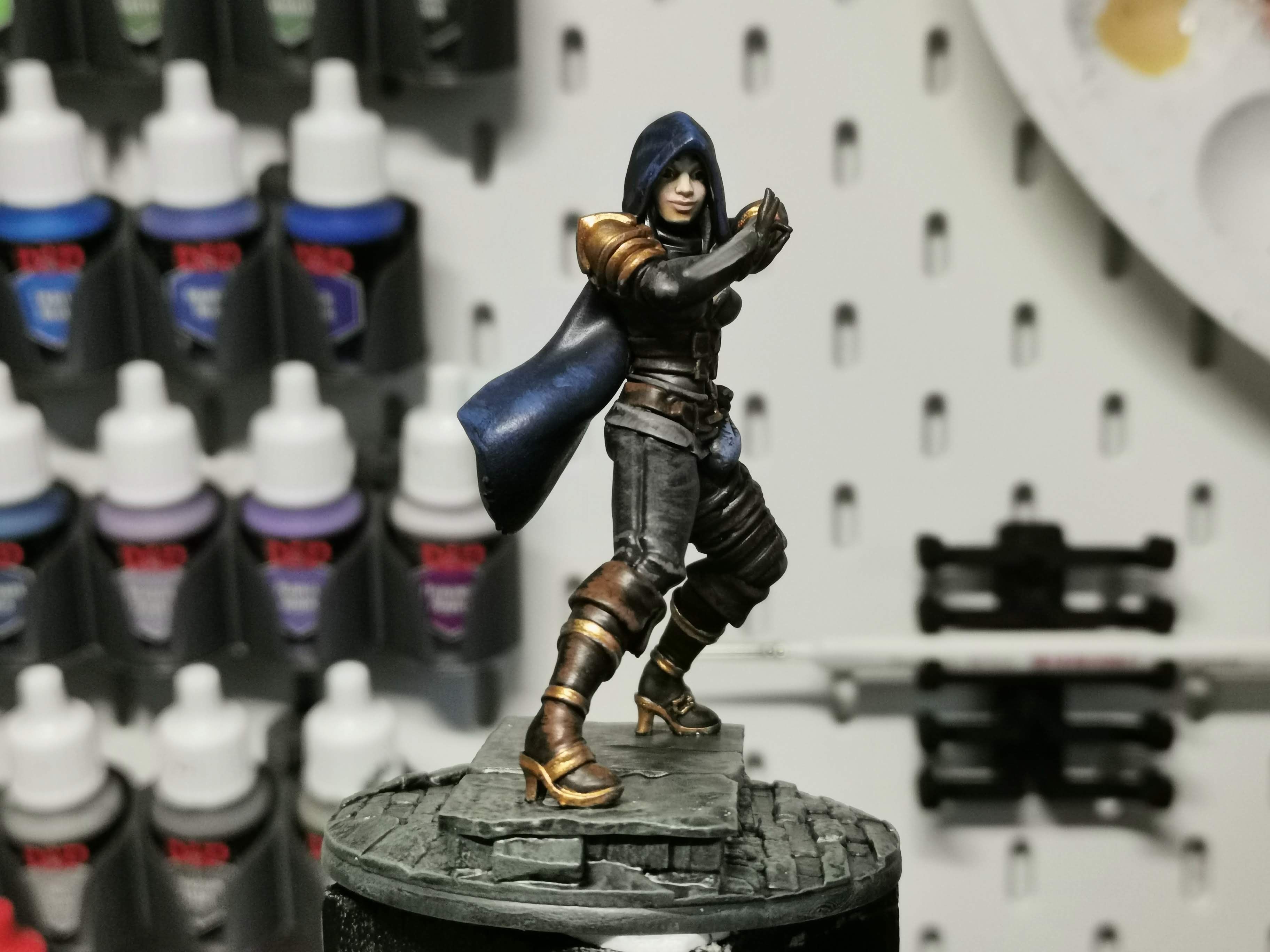 3D Printable Raven - Female Rogue by Galaad Miniatures