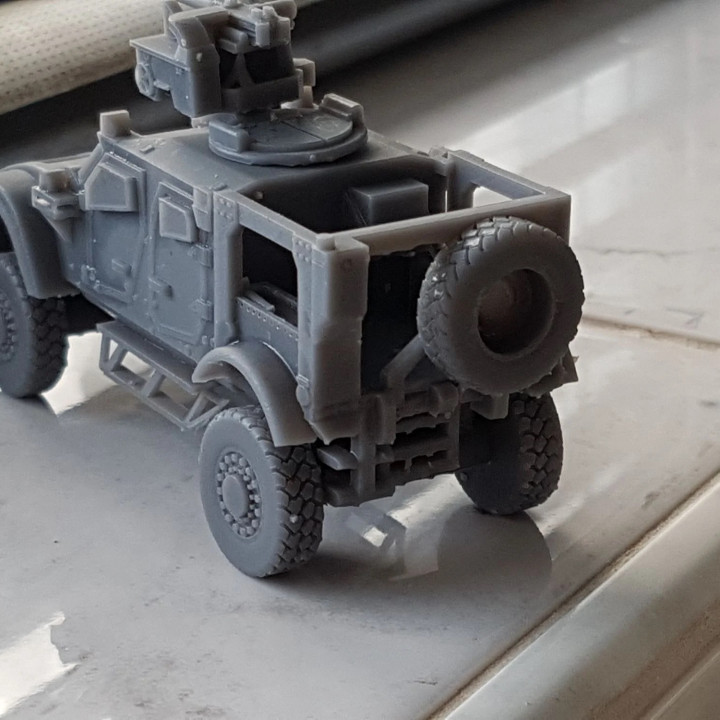 3D Printable M-ATV MATV US heavy recon vehicle with CROWs 20mm 1/72 ...