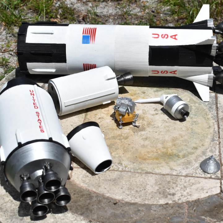 3D Printable Saturn V with Stages by Louis