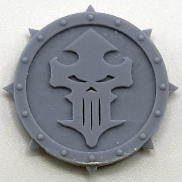 3D Printable Blood Bowl Dark Elf Token by Vergond