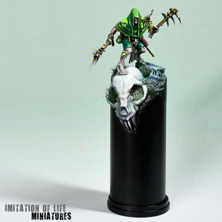 3D Printable FREE* Cylindrical display plinth with monster skull and ...